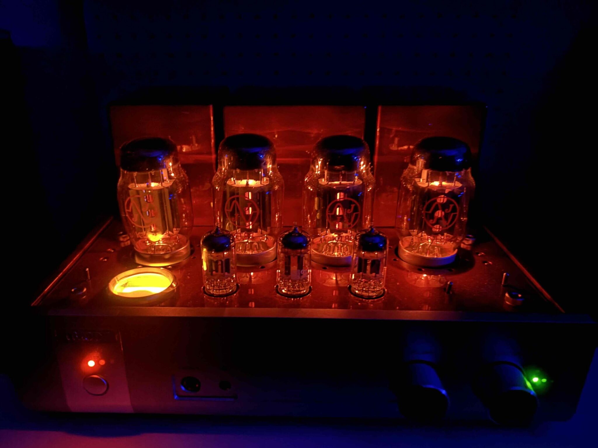 TRIODE TRV-88XRレビュー｜TRV-88SERとの違いを徹底比較！KT88真空管アンプの魅力